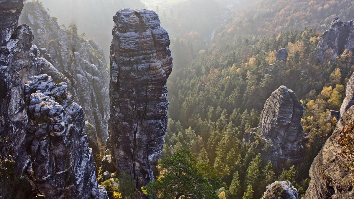 Identify Rocks and Minerals Like a Pro: A Comprehensive Guide - Watch ...